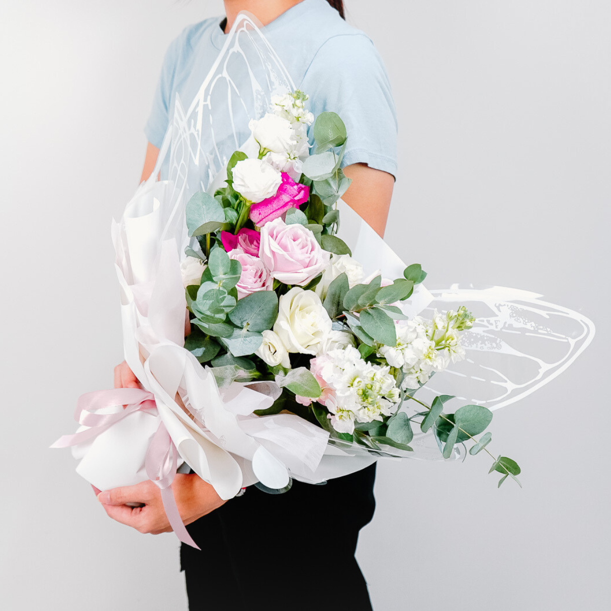 Fluttering Heart – Brielle Flower Studio